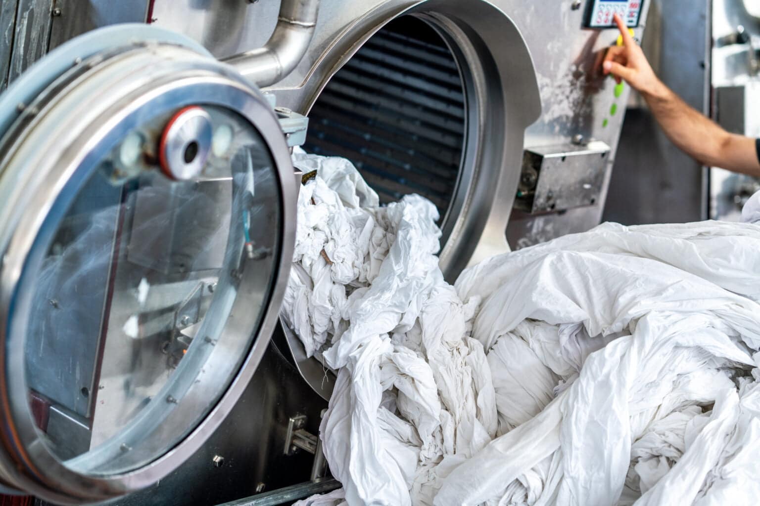 6 Common Commercial Laundry Service Challenges & How to Solve Them